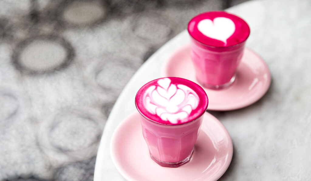 Minuman Red Velvet: Kenali Cita Rasa dan Cara Penyajiannya