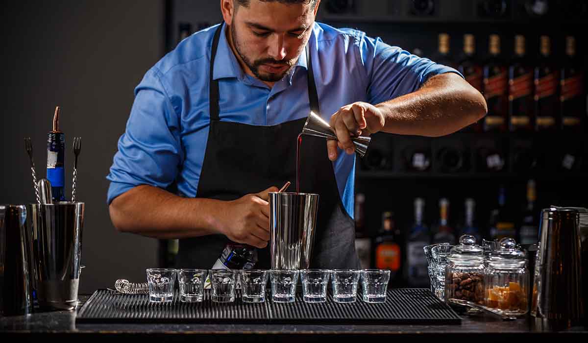 10 Alat-Alat Bartender yang Wajib Dimiliki untuk Memulai Usaha Minuman